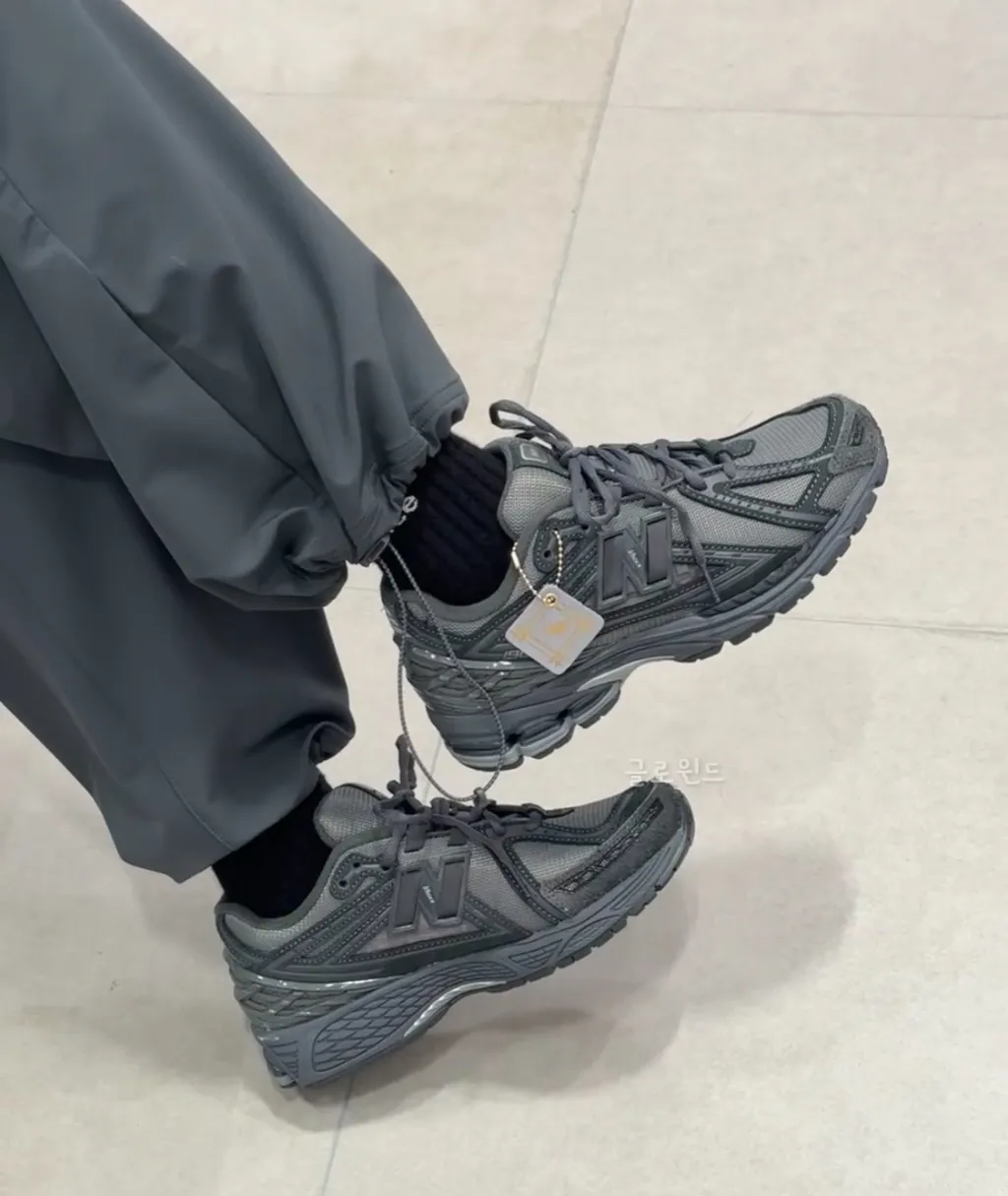 뉴발란스 1906R 운동화 다크 그레이 M1906RHX | 크로켓