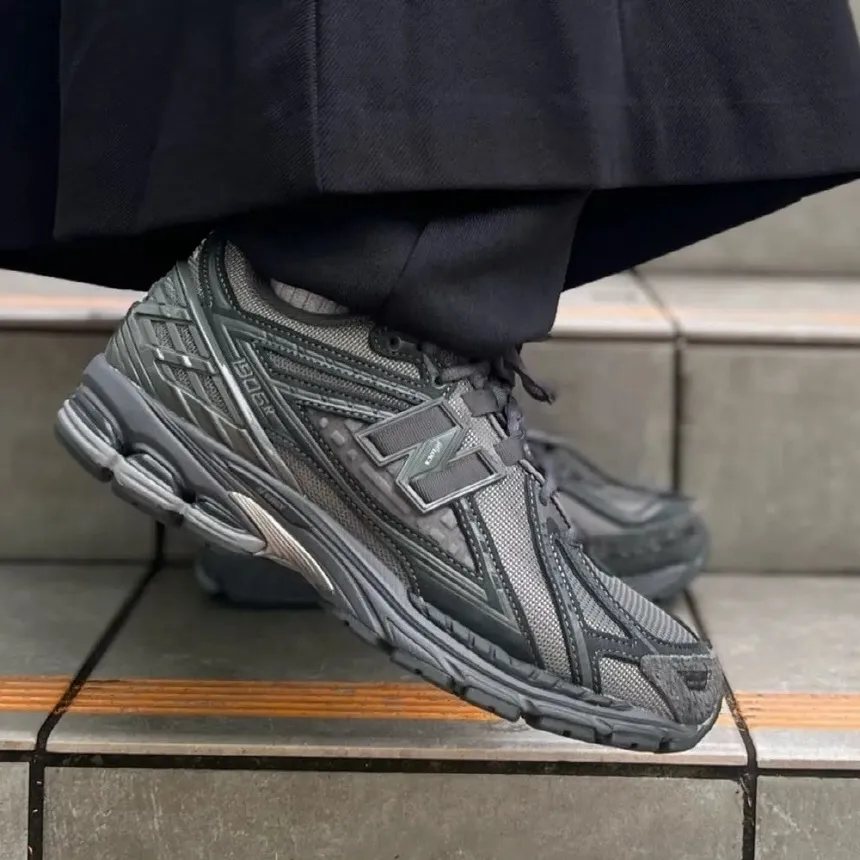 뉴발란스 1906R 다크 그레이 M1906RHX | 상품 상세 | 크로켓