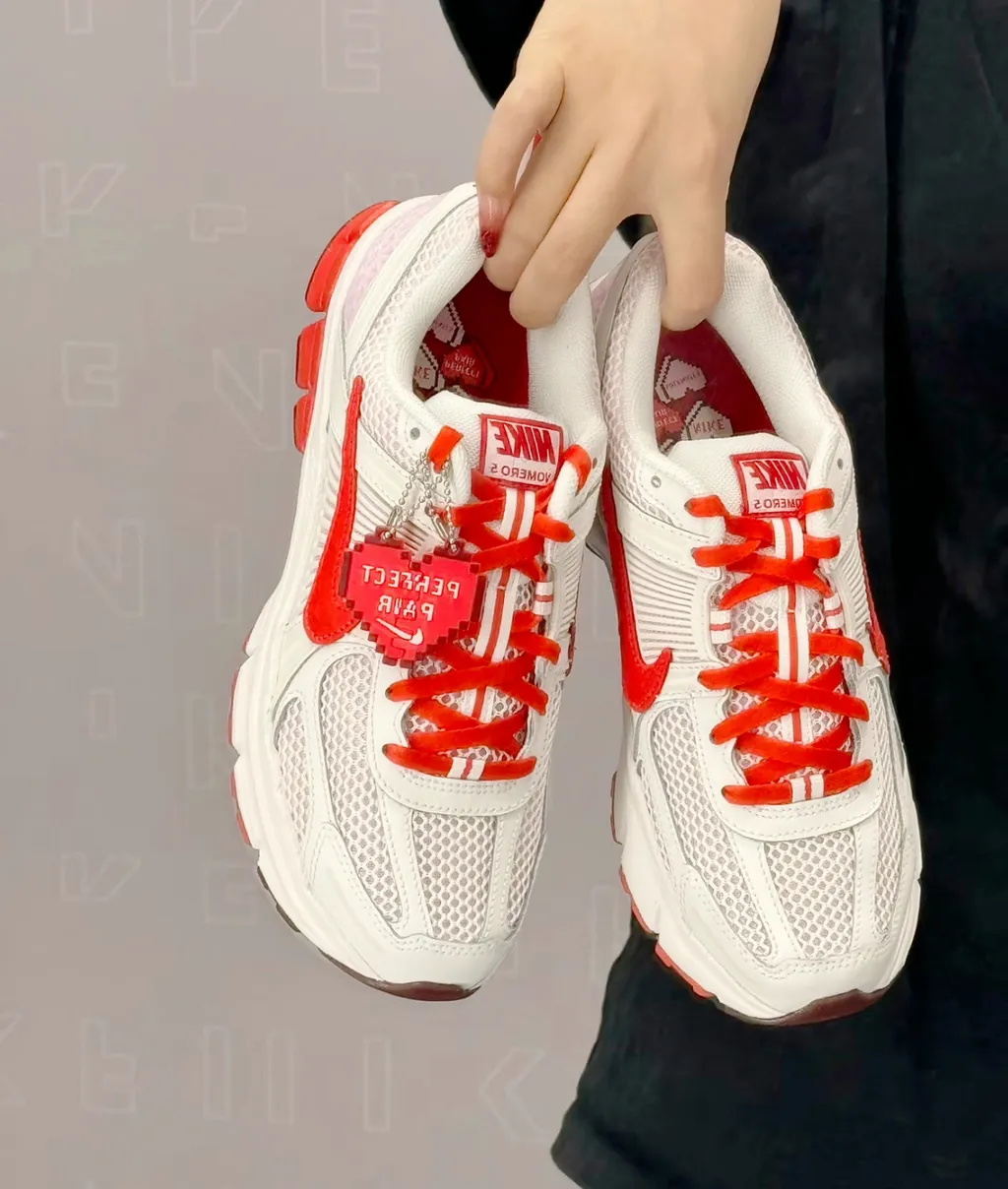 [항공특송] Nike 나이키 GS 에어 줌 보메로 5 여성 운동화 화이트 레드 HV5171-121 | 크로켓