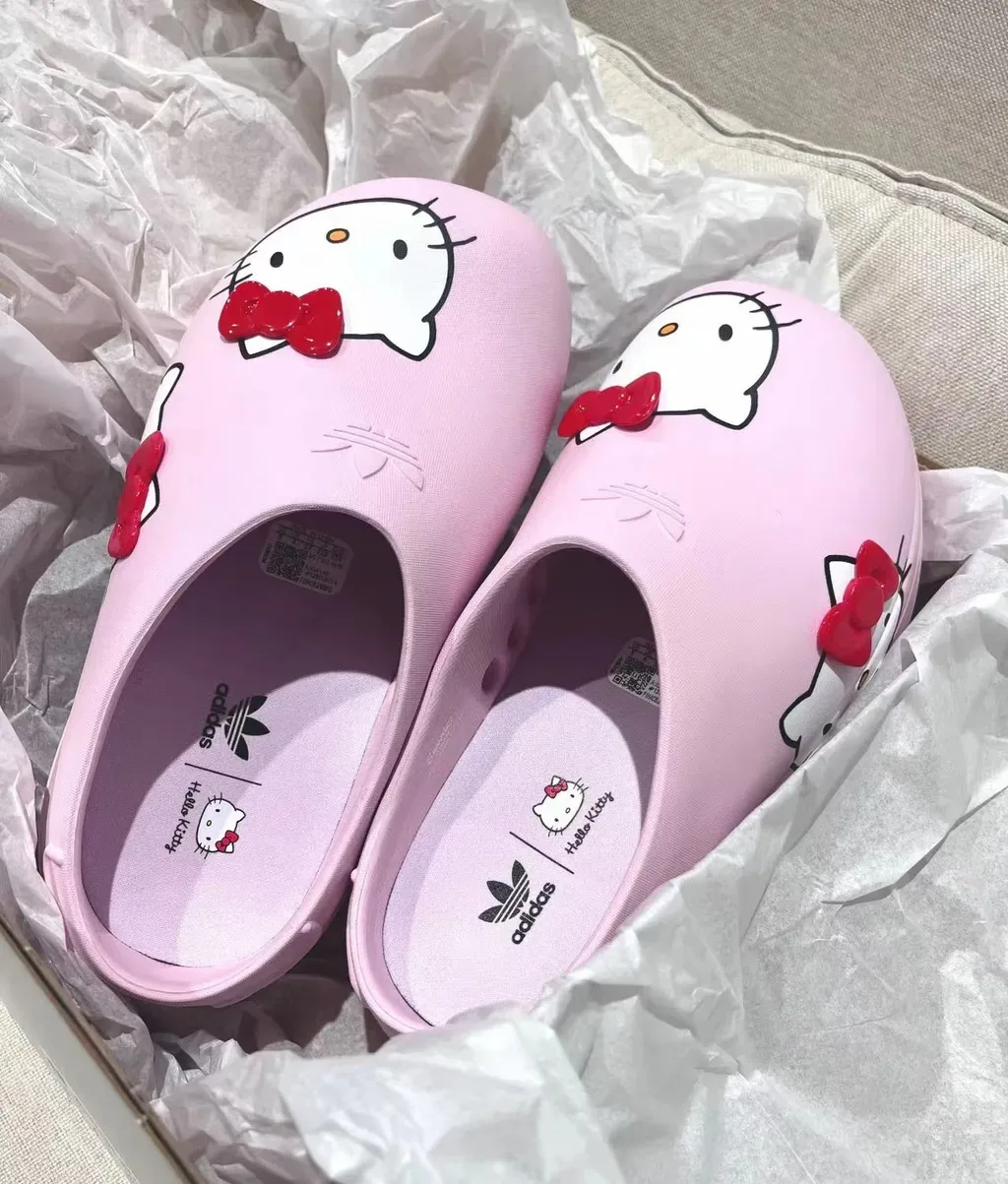 헬로키티 X 아디다스 우먼스 아디폼 뮬 슬리퍼 클로그 클리어 핑크 IG4446 | 상품 상세 | 크로켓