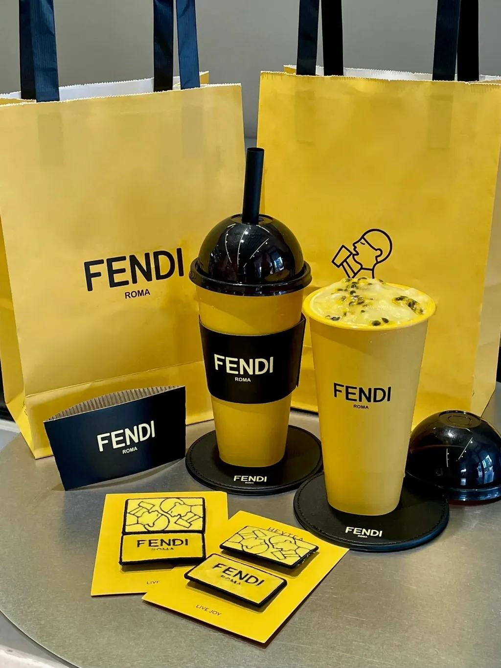 펜디 FENDI x 헤이티HEYTEA 콜라보 한정판 리유저블 컵 500ml | 크로켓