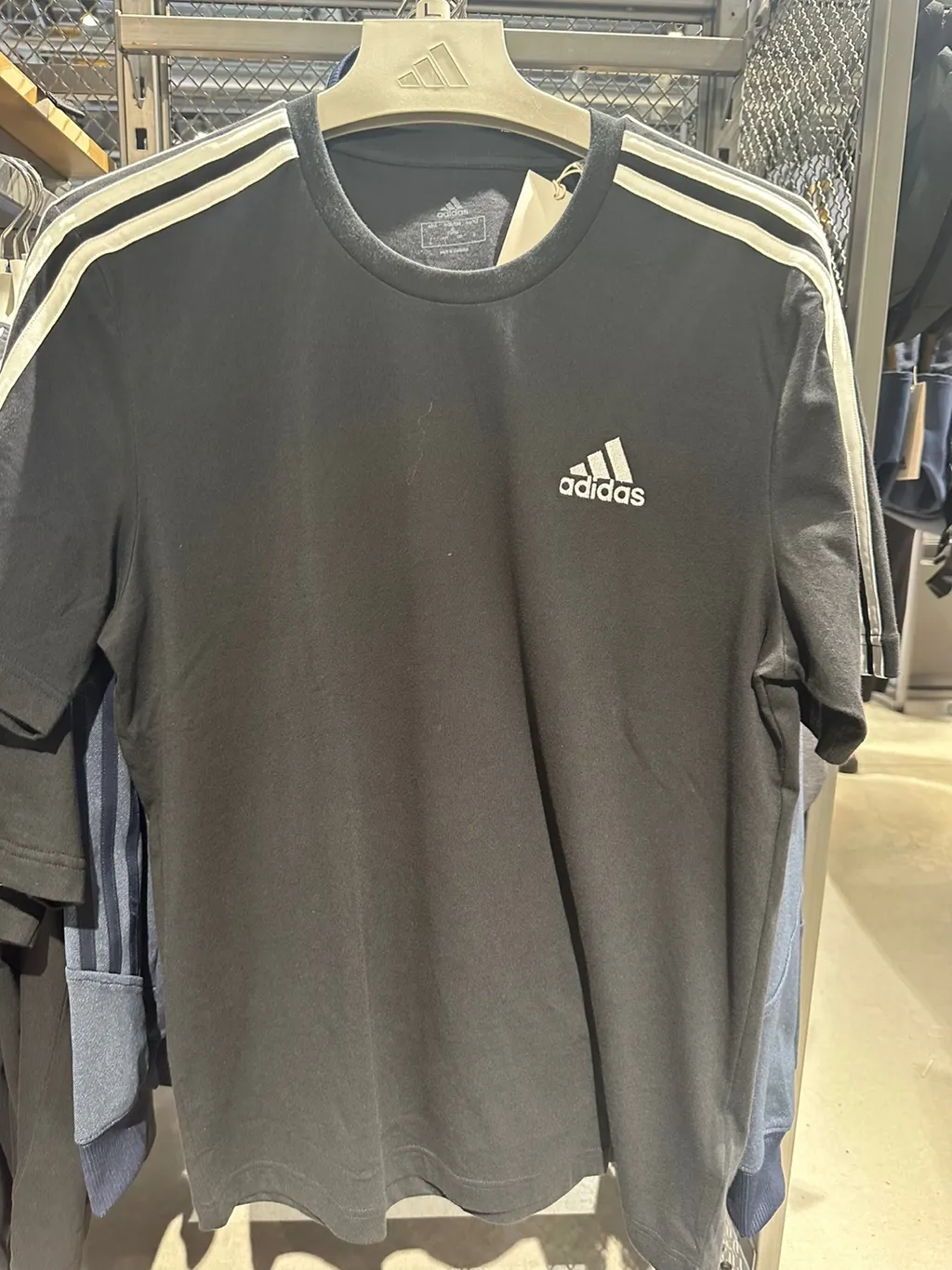 아디다스 에센셜 3 스트라이프 남성 반팔 티셔츠 GL3734 | 크로켓