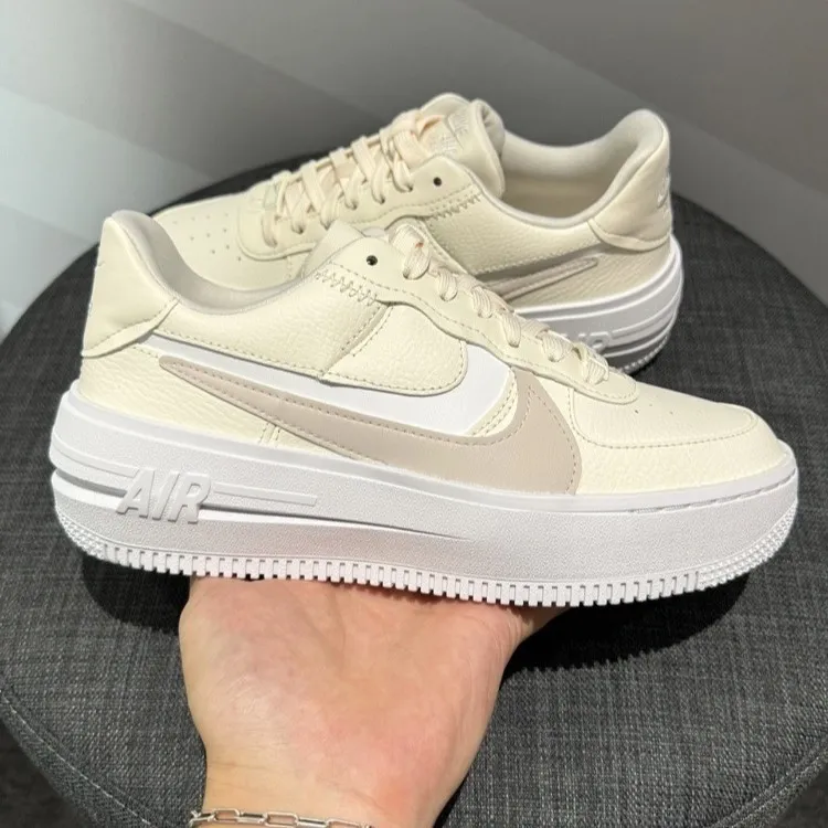 나이키 에어포스 1 플랫폼 로우 페일 아이보리 오프 화이트 우먼스 DJ9946-107 | 상품 상세 | 크로켓