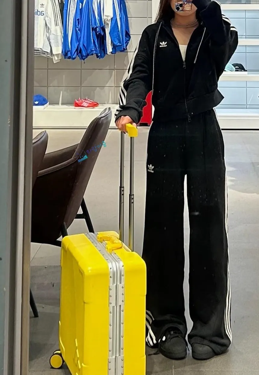 아디다스 오리지널 우븐 파라슈트 트랙슈트 스트라이프 팬츠 블랙 IY7255 | 크로켓