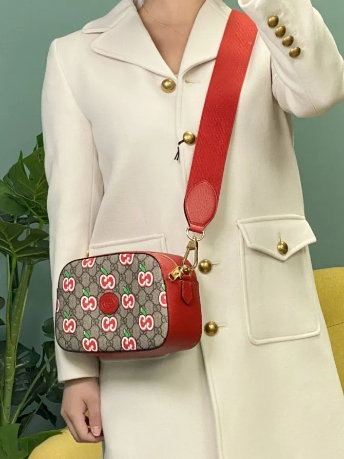 [관부과세포함/무료배송] 구찌 애플 GG 로고 슈프림 메신저백 RED 574886 | 상품 상세 | 크로켓