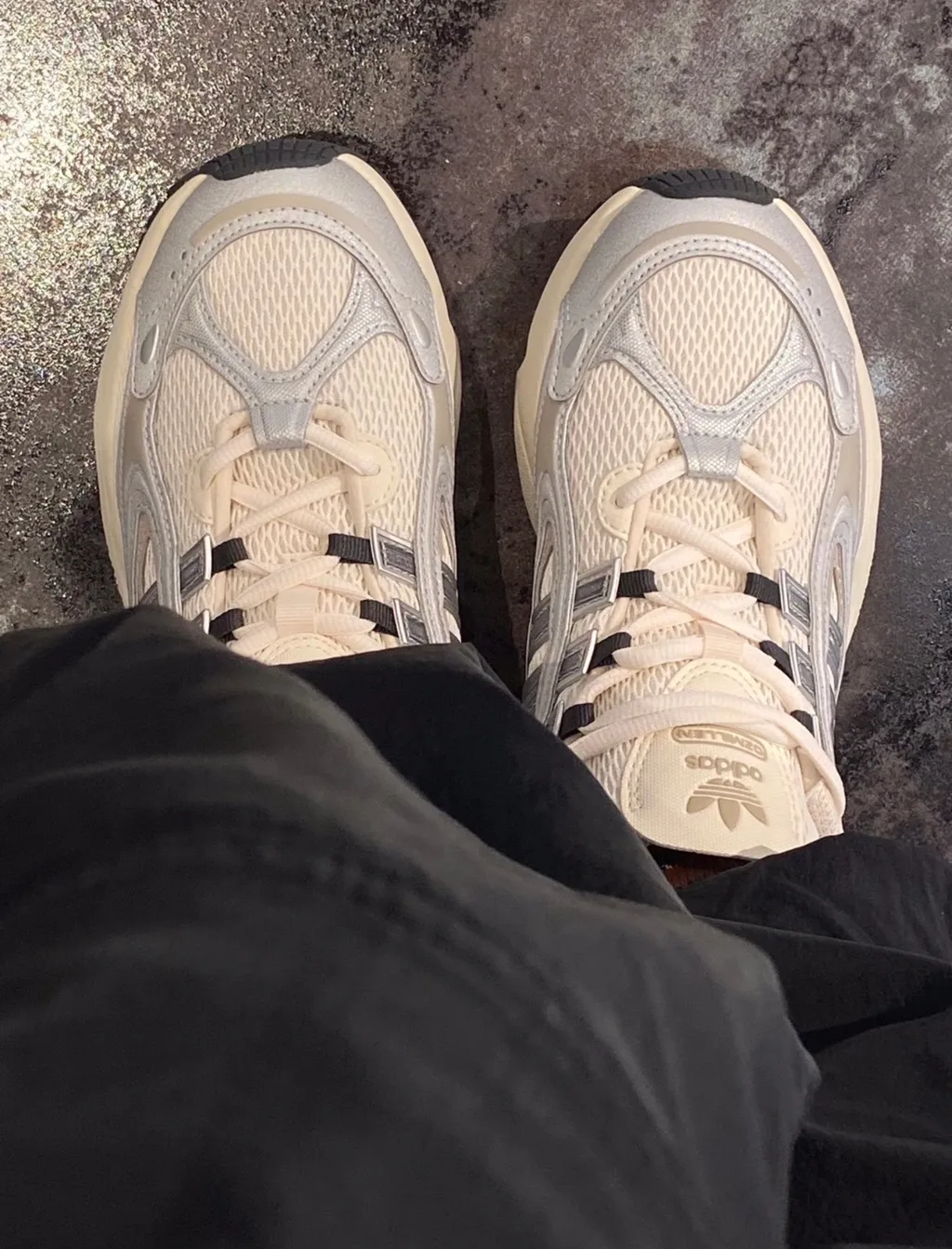 [항공특송] adidas 아디다스 오리지널 오즈밀렌 남녀공용 실버 그레이 IE5841 | 크로켓