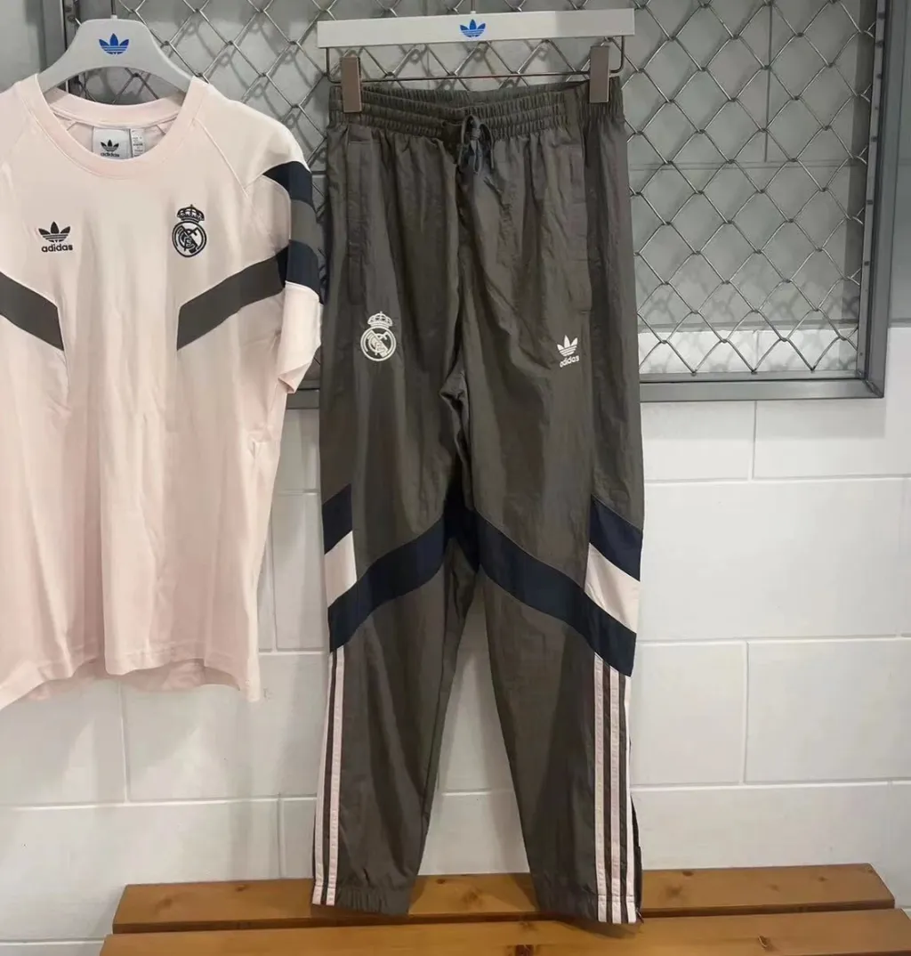 [빠른 출고] 아디다스 레알 마드리드 24/25 라이프 스타일러 트랙팬츠 JI9480 | 상품 상세 | 크로켓