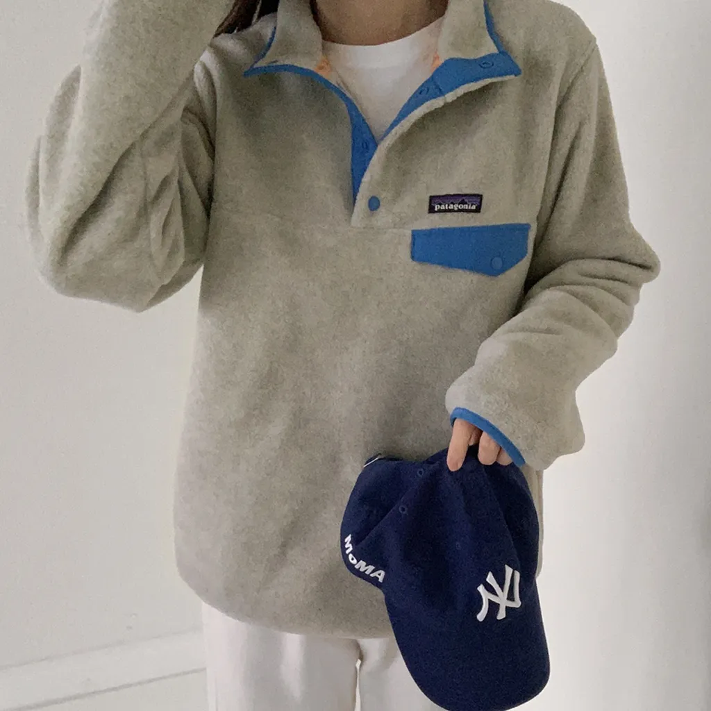파타고니아 여성 신칠라 모크넥 스냅버튼 오트밀 그레이 풀오버 후리스 | 크로켓