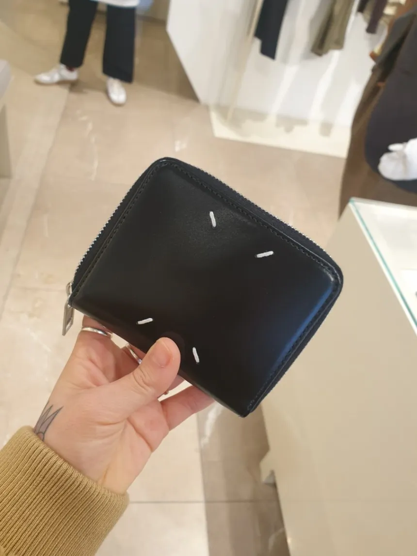 메종마르지엘라 4스티치 소프트 레더 지퍼 어라운드 반지갑 S55UI0197 P2714 | 상품 상세 | 크로켓