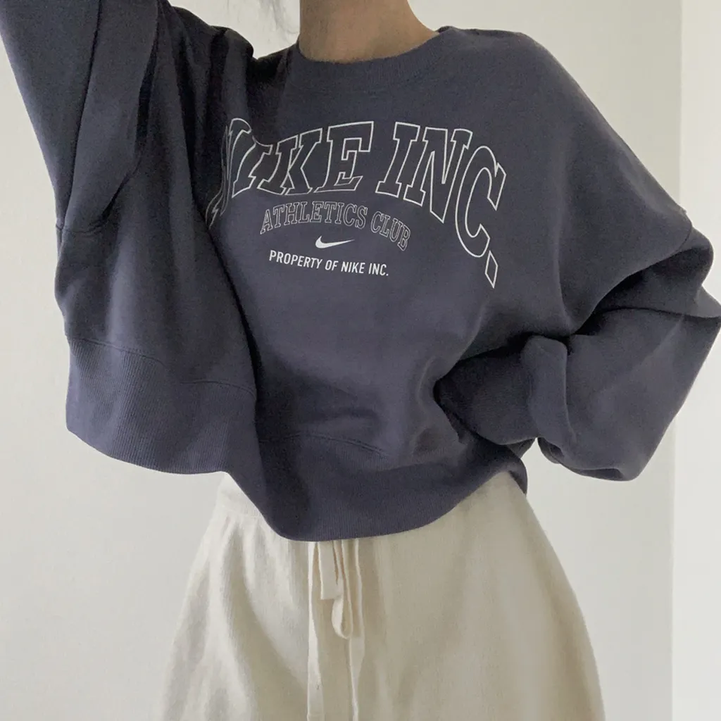 나이키 여성 오버사이즈핏 블랭크 레터링 더스티 그레이 크롭 기모 맨투맨 | 크로켓