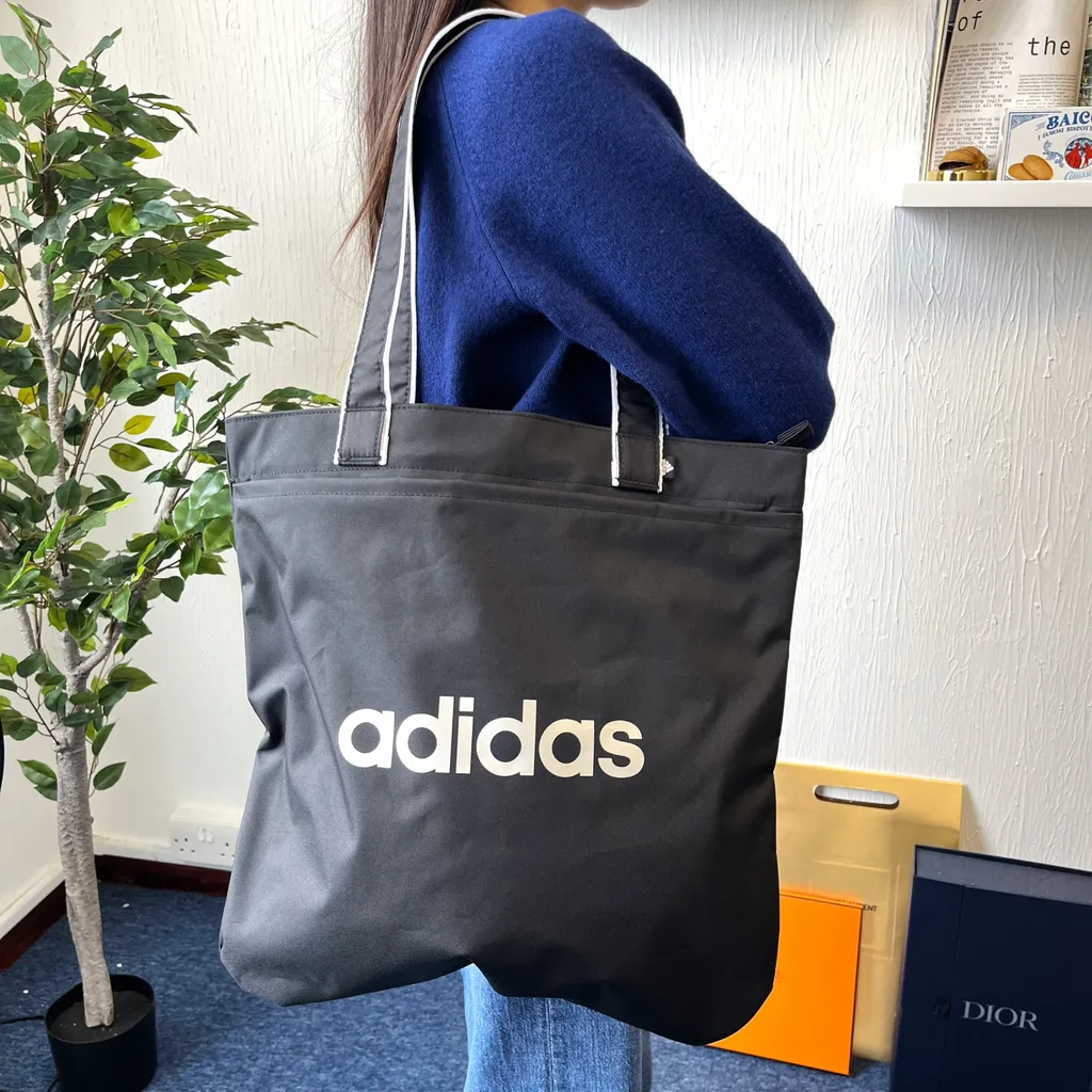 아디다스 린넨 에센셜 쇼퍼백 토트백 가방 블랙 IT2111 | 크로켓