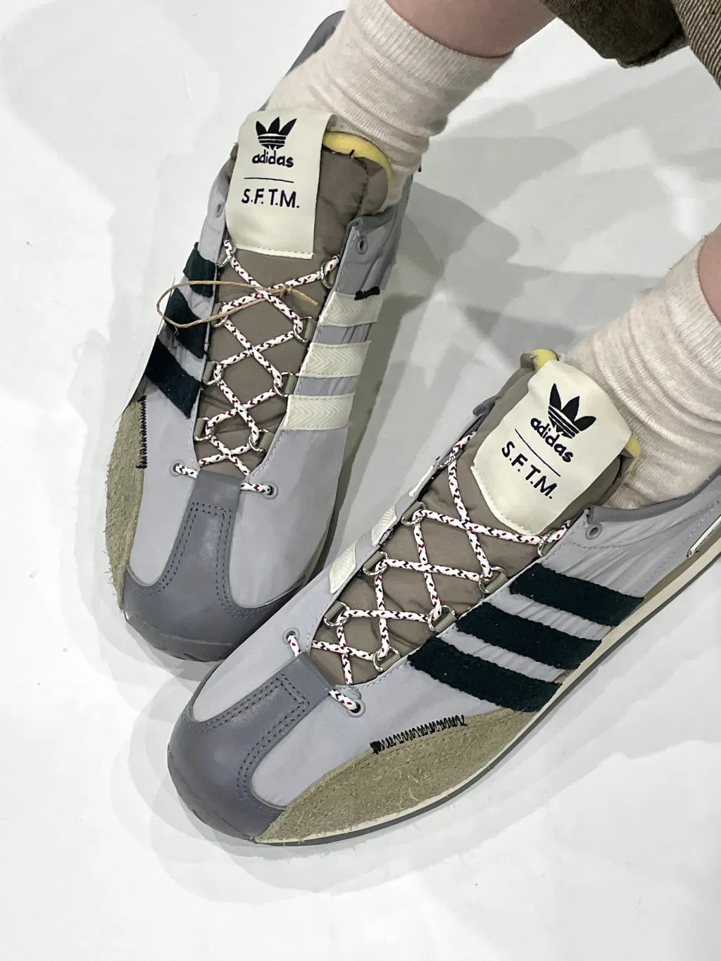 [배송비포함 특가] 아디다스 x 송 포 더 뮤트 컨트리 OG 코어 블랙 ID3546 / 그레이 IH7519 / 블루 ID3545 ...