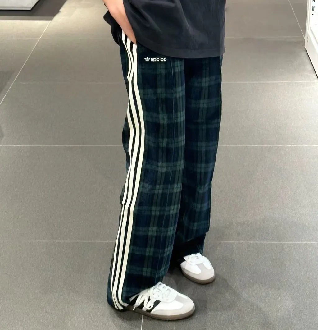 아디다스 오리지널 여성 코듀로이 와이드레그 타탄 바지 팬츠 IX7415 | 크로켓