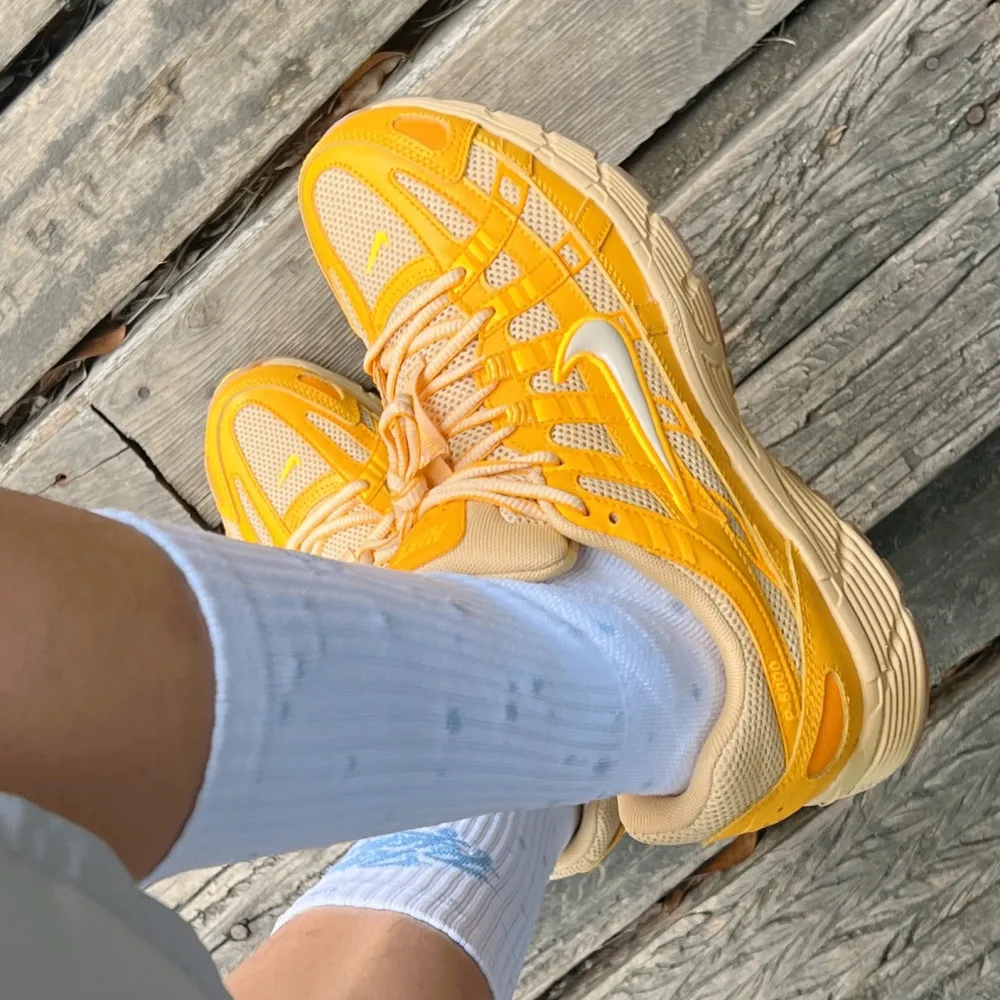 나이키 P-6000 유니버시티 골드 샌드 드리프트 남녀공용 | 크로켓