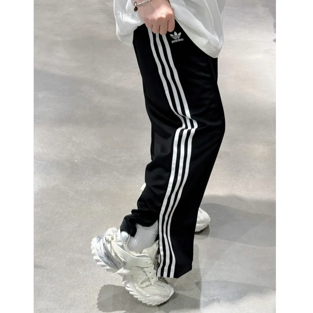 [무배 최저가! / 빠른출고] 아디다스 오리지널 파이어버드 루즈핏 트랙 팬츠 블랙 IT7404 | 크로켓