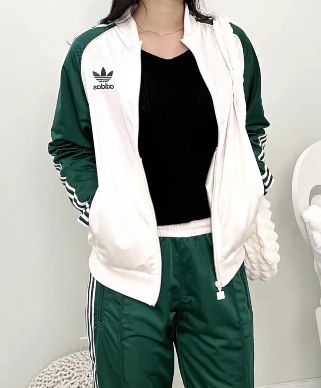 [빠른 출고] 아디다스 슈퍼스타 트랙탑 져지 자켓 윈더 화이트 그린 IS1403 | 상품 상세 | 크로켓