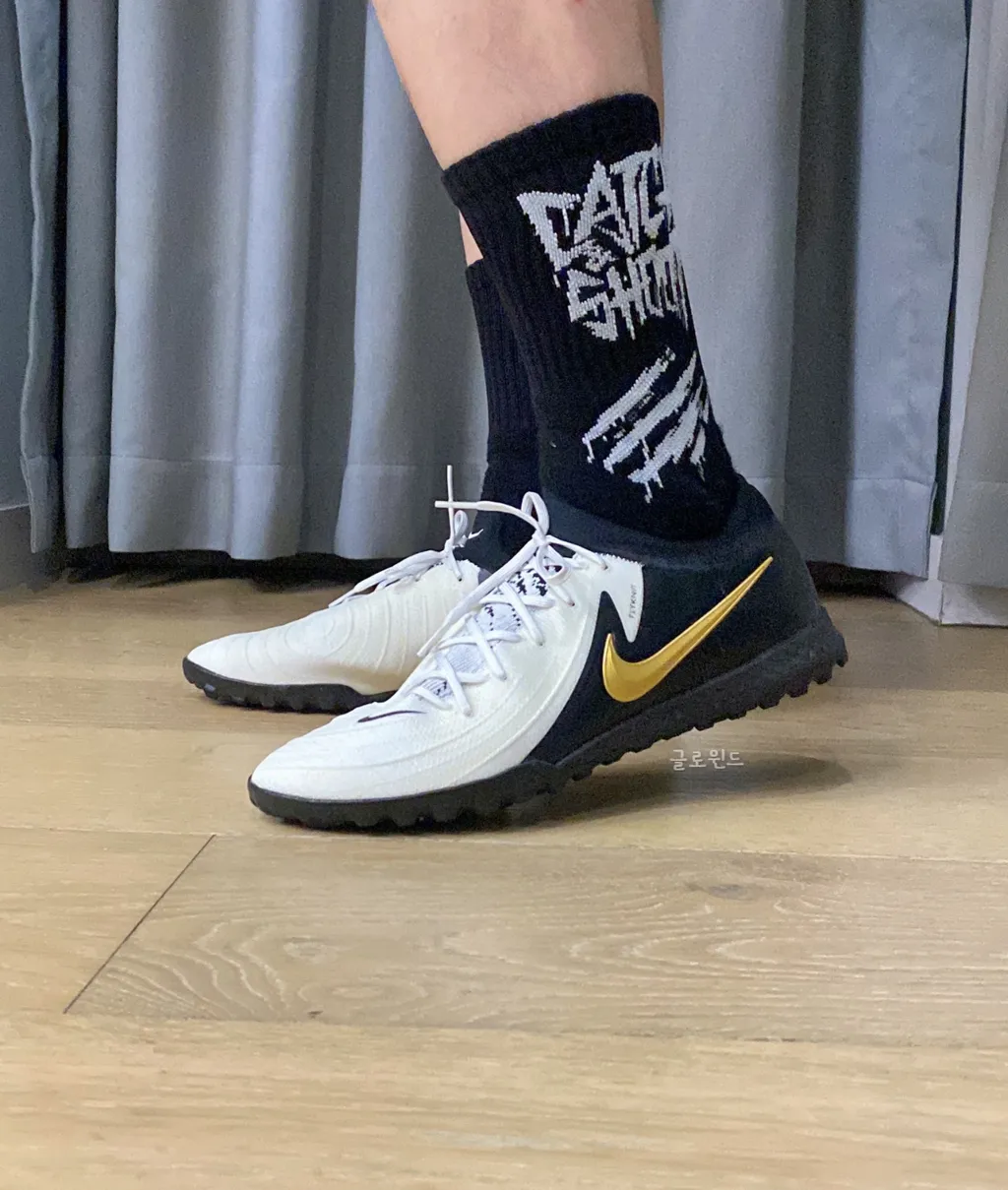 나이키 팬텀 GX2 PRO TF 화이트 블랙 풋살화 FJ2583-100 | 크로켓