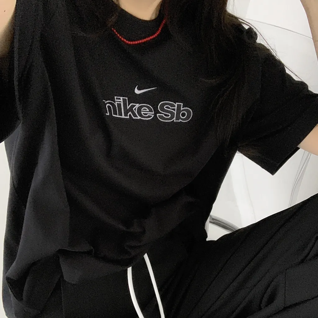 나이키 여성 루즈핏 SB 스케이트 레터링 블랙 박시 반팔티 | 상품 상세 | 크로켓