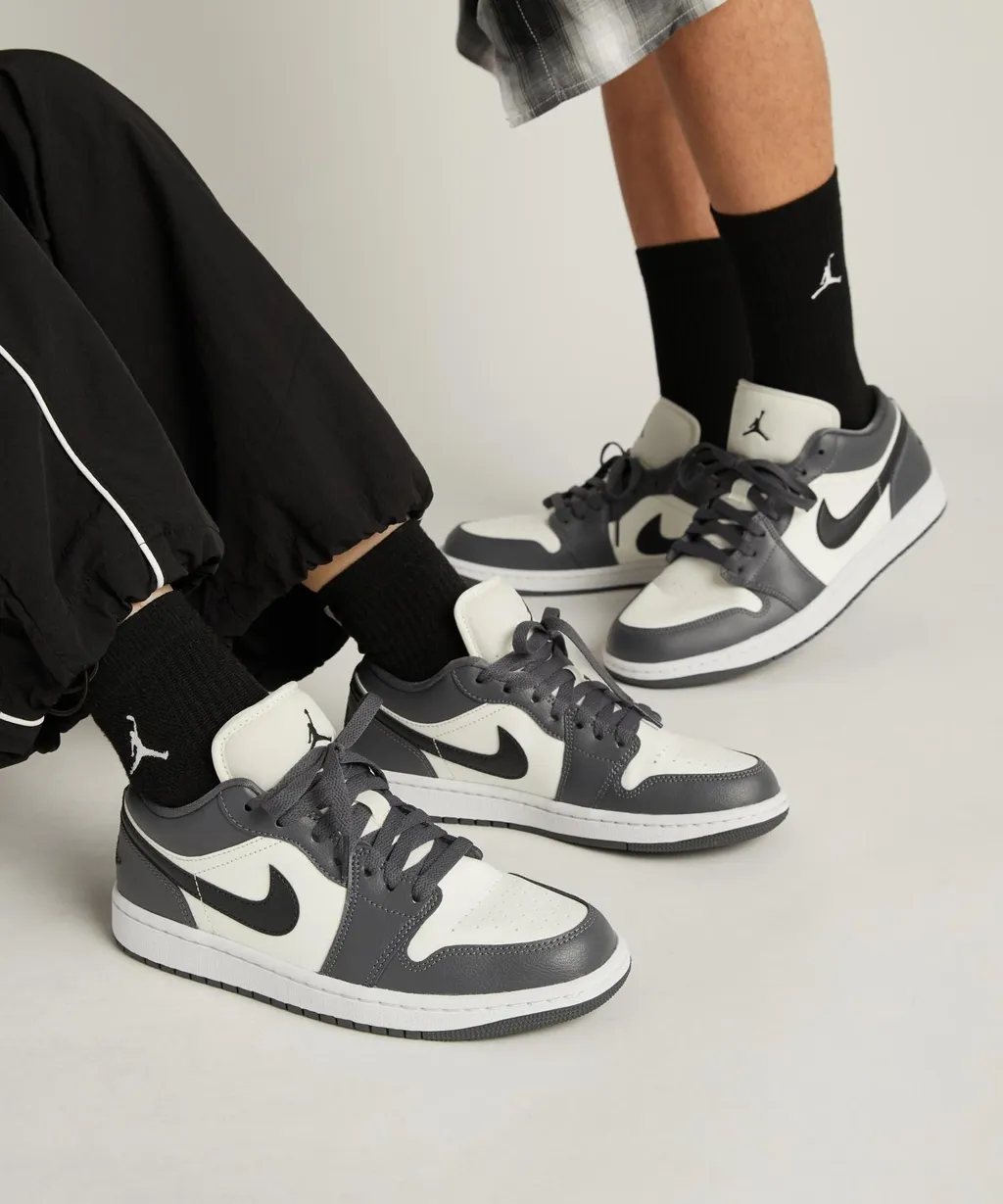 나이키 에어 조던 1 로우 다크그레이 우먼즈 스니커즈 DC0774-102 | 크로켓