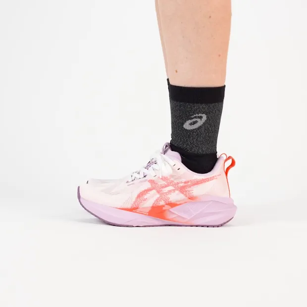 아식스 우먼즈 노바블라스트 5 런닝화 화이트 코랄리프 1012B765-101 | 크로켓