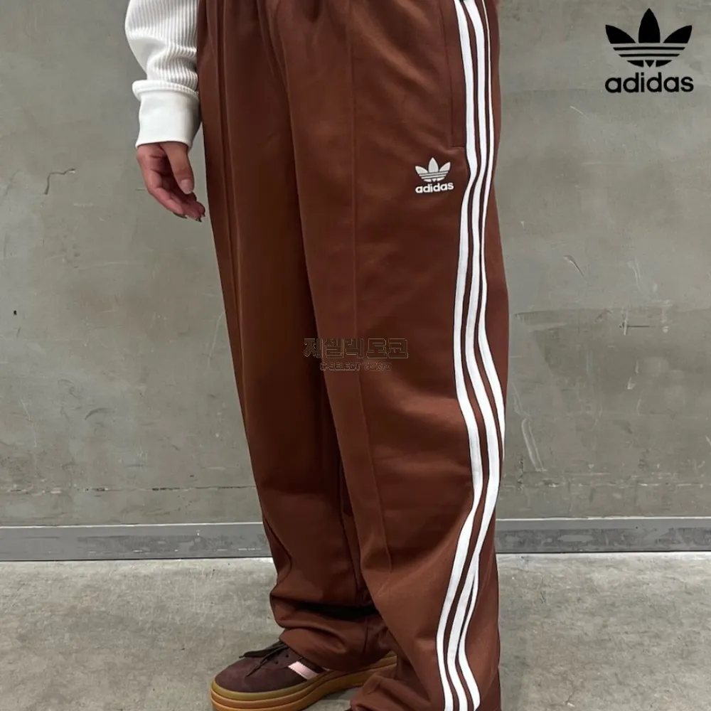 아디다스 아디컬러 배기핏 파이어버드 트랙 팬츠 운동복 츄리닝 브라운 IZ2476 | 상품 상세 | 크로켓