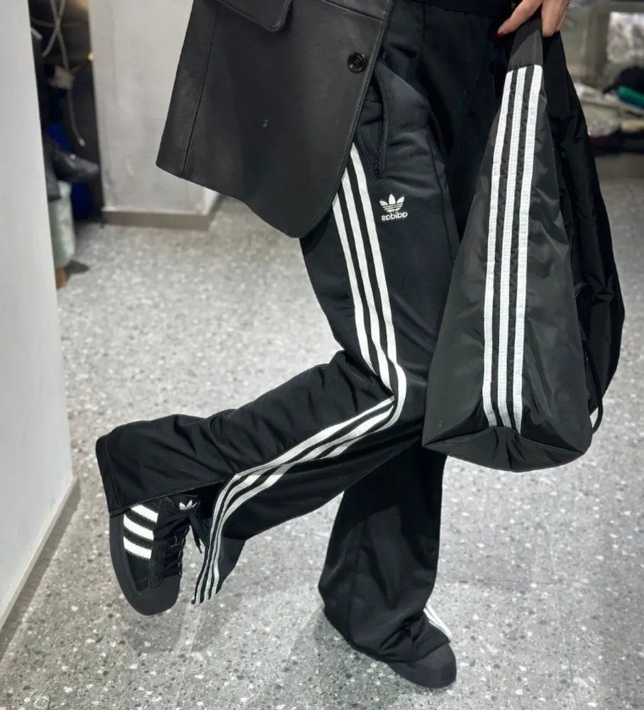 아디다스 여성 파이어버드 루즈 트랙 팬츠 IT7404 | 크로켓