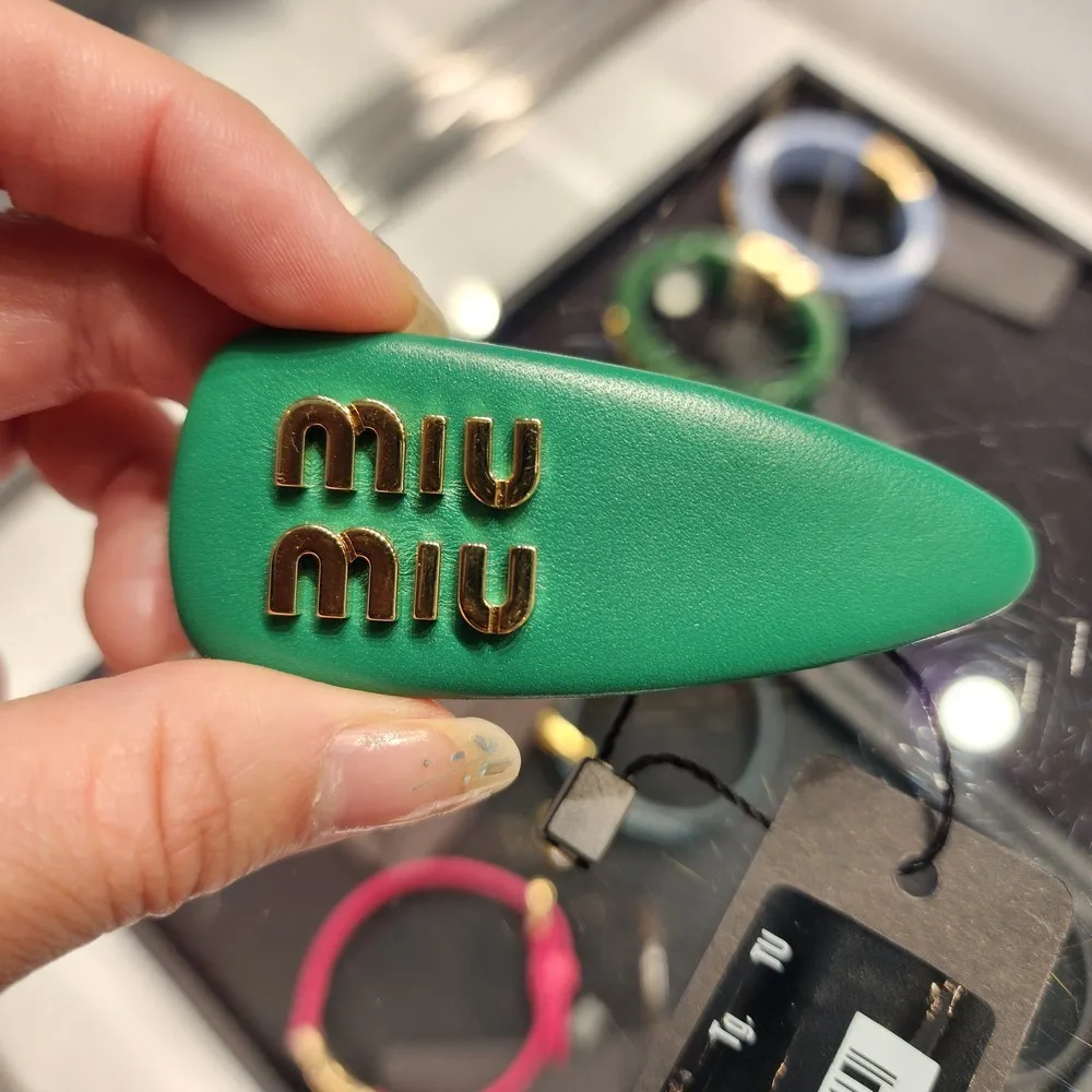 미우미우 나파 가죽 헤어 클립 헤어핀 5IF092 | 크로켓