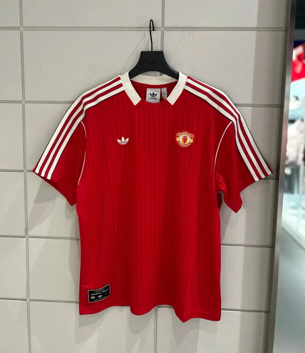 아디다스 맨체스터 유나이티드 테라스 아이콘 저지 반팔티셔츠 아디다스축구반팔티셔츠 남녀공용 레드 JF0386 | 상품 상세 | 크로켓