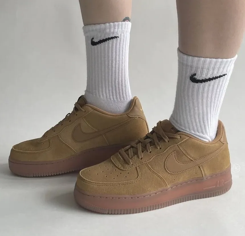 나이키 에어포스 1 LV8 3(GS) BQ5485-700 | 크로켓