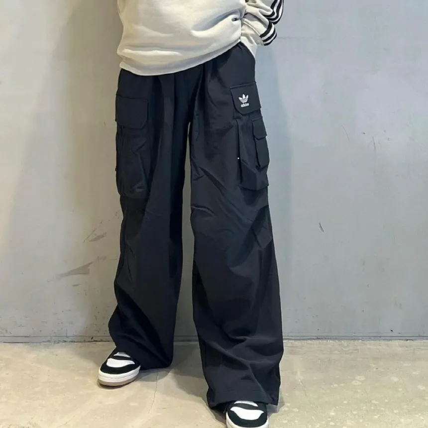아디다스 와이드 카고 팬츠 블랙 IY9495 | 크로켓