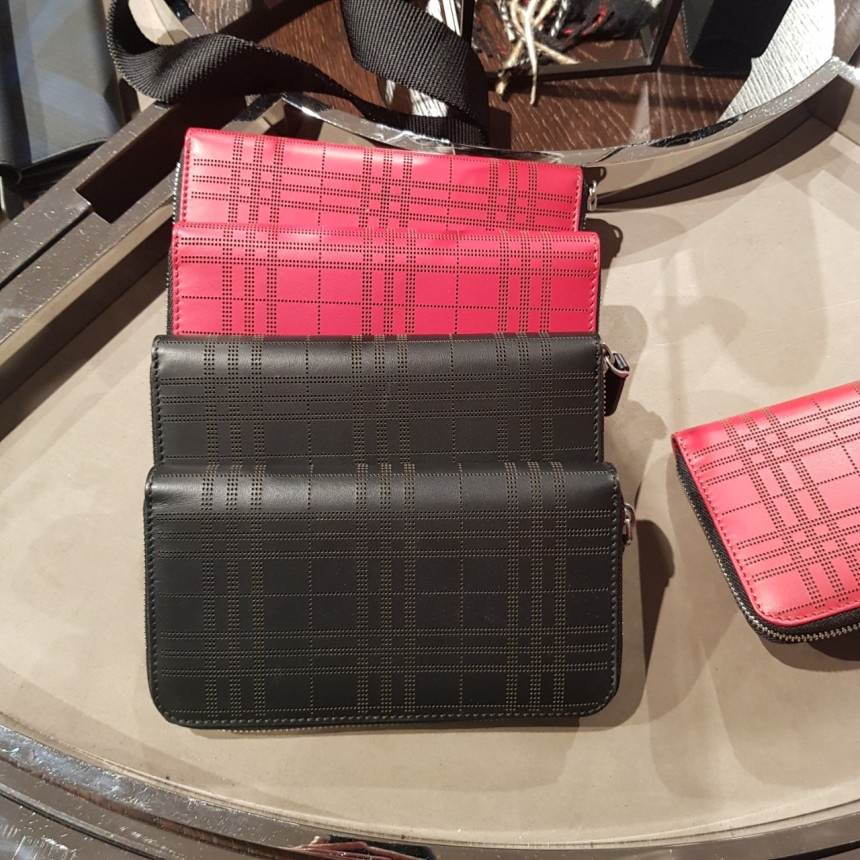 [버버리] 펀칭 체크 장지갑 2종 | 상품 상세 | 크로켓