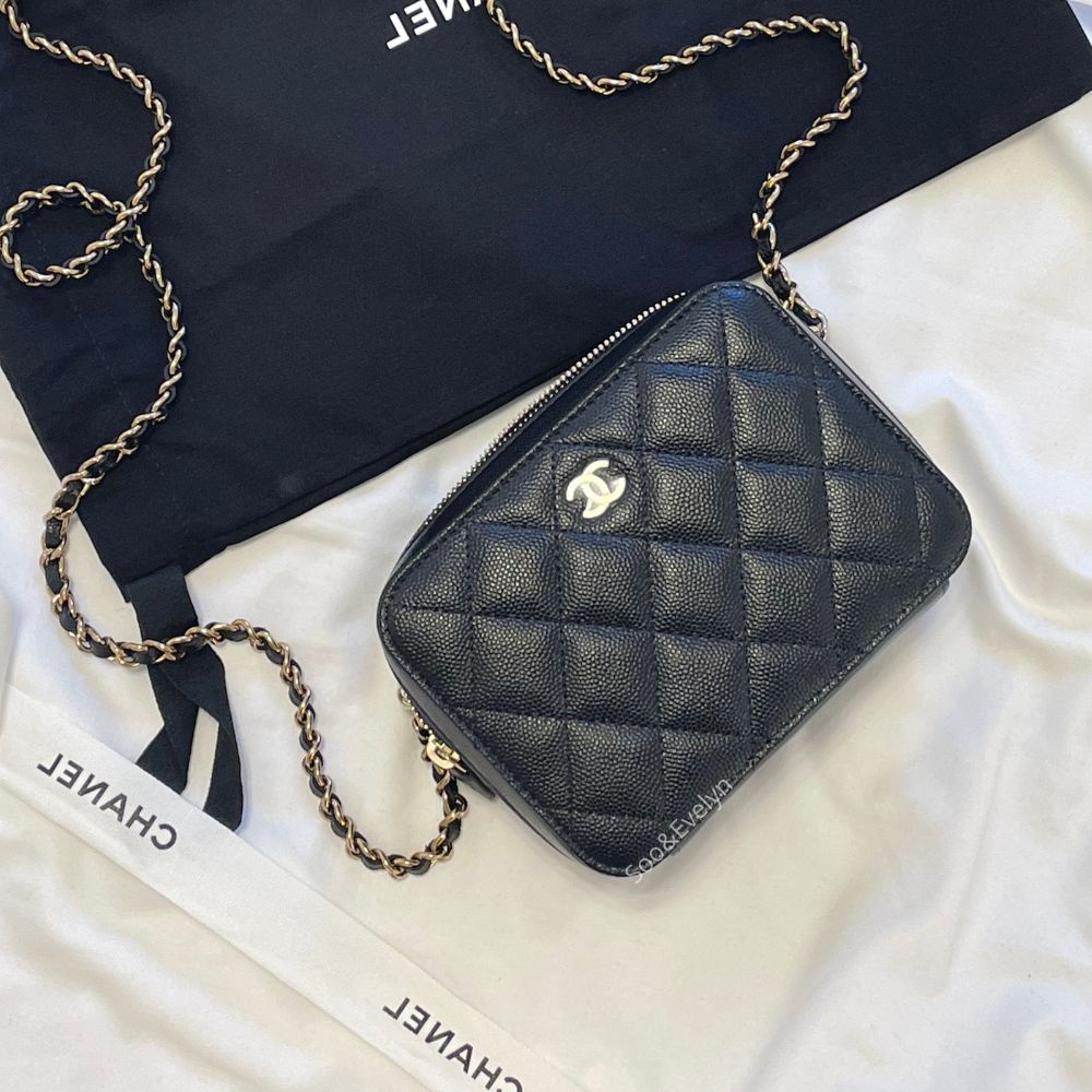 샤넬 카메라백 22K 클래식 로고 블랙 캐비어 은장 Chanel AP2426 | 크로켓