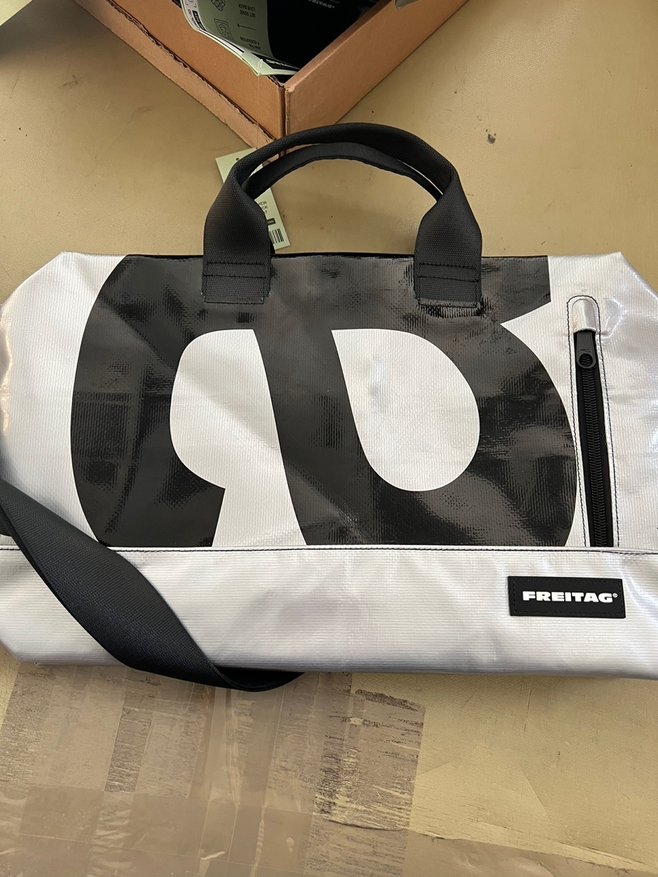 FREITAG F305 ROY 프라이탁 로이 랩탑백 실버 레터링 | 크로켓