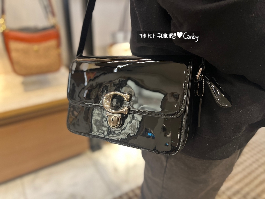 22FW 코치 여성 스튜디오 숄더 백 Studio 에나멜 가방 CE723 | 상품 상세 | 크로켓