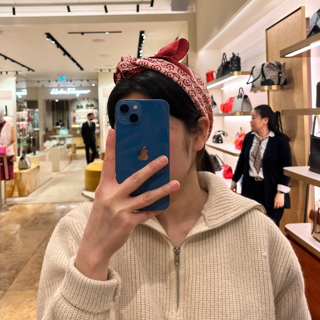 페라가모 S 로고 실크 스퀘어 스카프 / 742990 | 크로켓